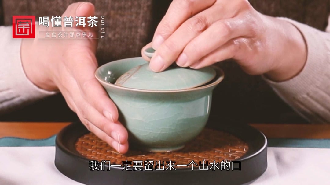 万能的盖碗泡茶虽好,但是容易烫手,高级茶艺师盖碗泡茶技巧分享