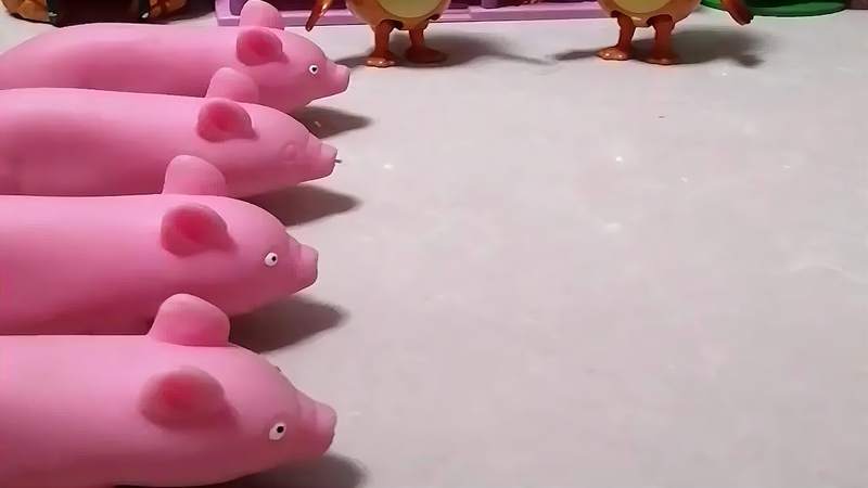 玩具动画:佩奇的冰淇淋这么好吃,就这么浪费了!