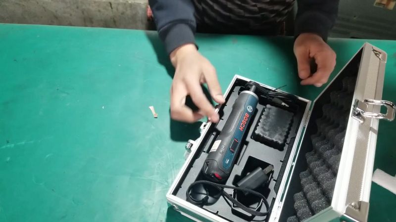 小伙花100块买了个博世的电动螺丝刀 拆开一看 感觉赚到了