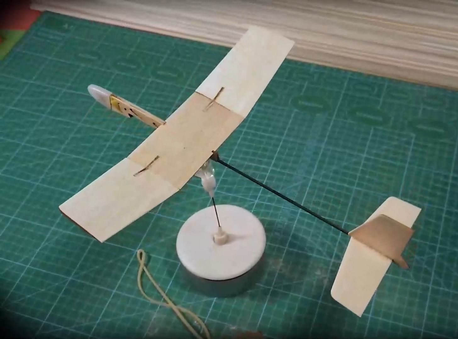 自由飞模型 二级弹射滑翔机火萤号P1T-2 制作视频