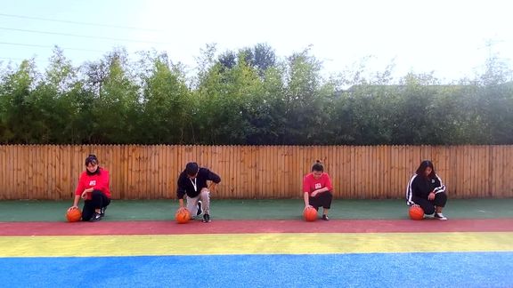 幼儿园老师表演篮球操,动感十足