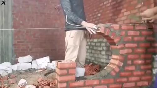 老师傅是真厉害,对于建设灶台如此复杂的工序,三下五除二基本解决!