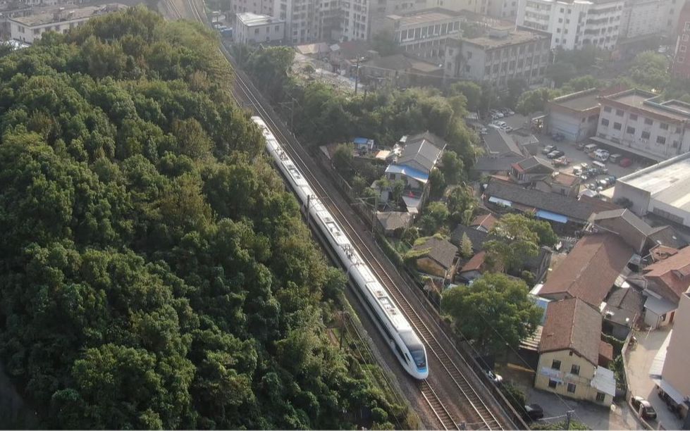 【中国铁路】【航拍】绍兴-宁波城际铁路CRH6F-A列车通过曹娥江...