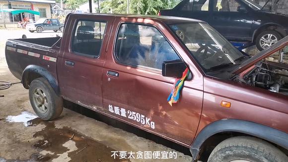 小伙花一万元买这辆二手皮卡车亏大了,修车钱多过买车钱,真后悔
