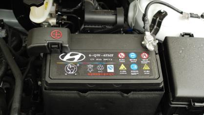 行驶过程中怎么判断电瓶电量不足？