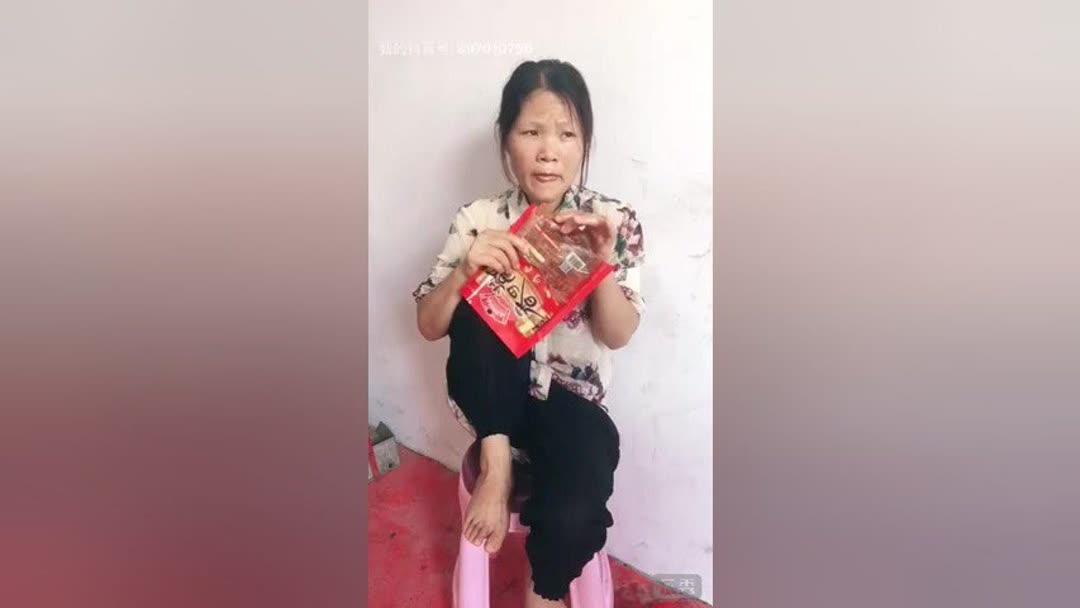 亲生女儿嫌弃妈丑、开家长会孩子丢面子