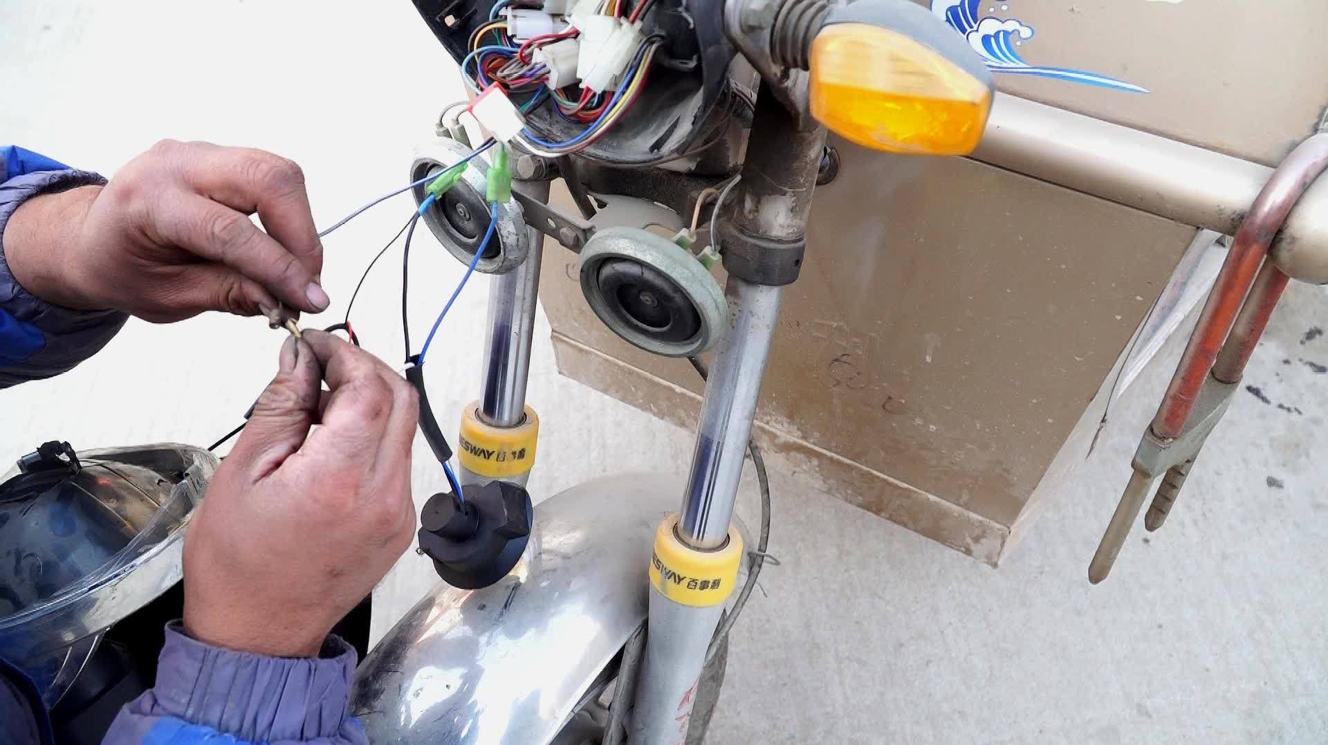 电动车灯不亮怎么办?师傅教你手动换一个LED灯,照亮前进的路