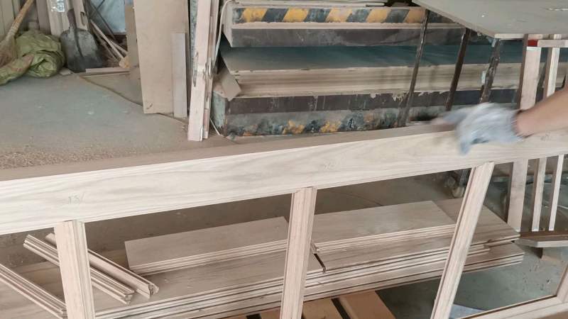 小伙做的原木门,没有一颗气钉,手艺真不错