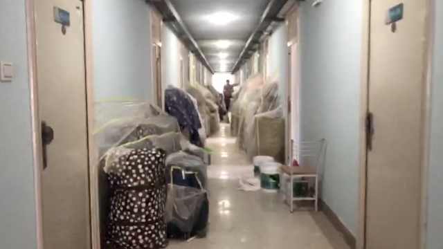 网曝高校装修宿舍,学生自费住酒店