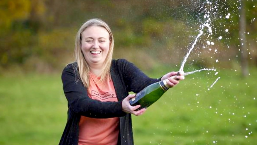 女子过生日时丈夫送她一张刮刮乐 没曾想中了261万大奖