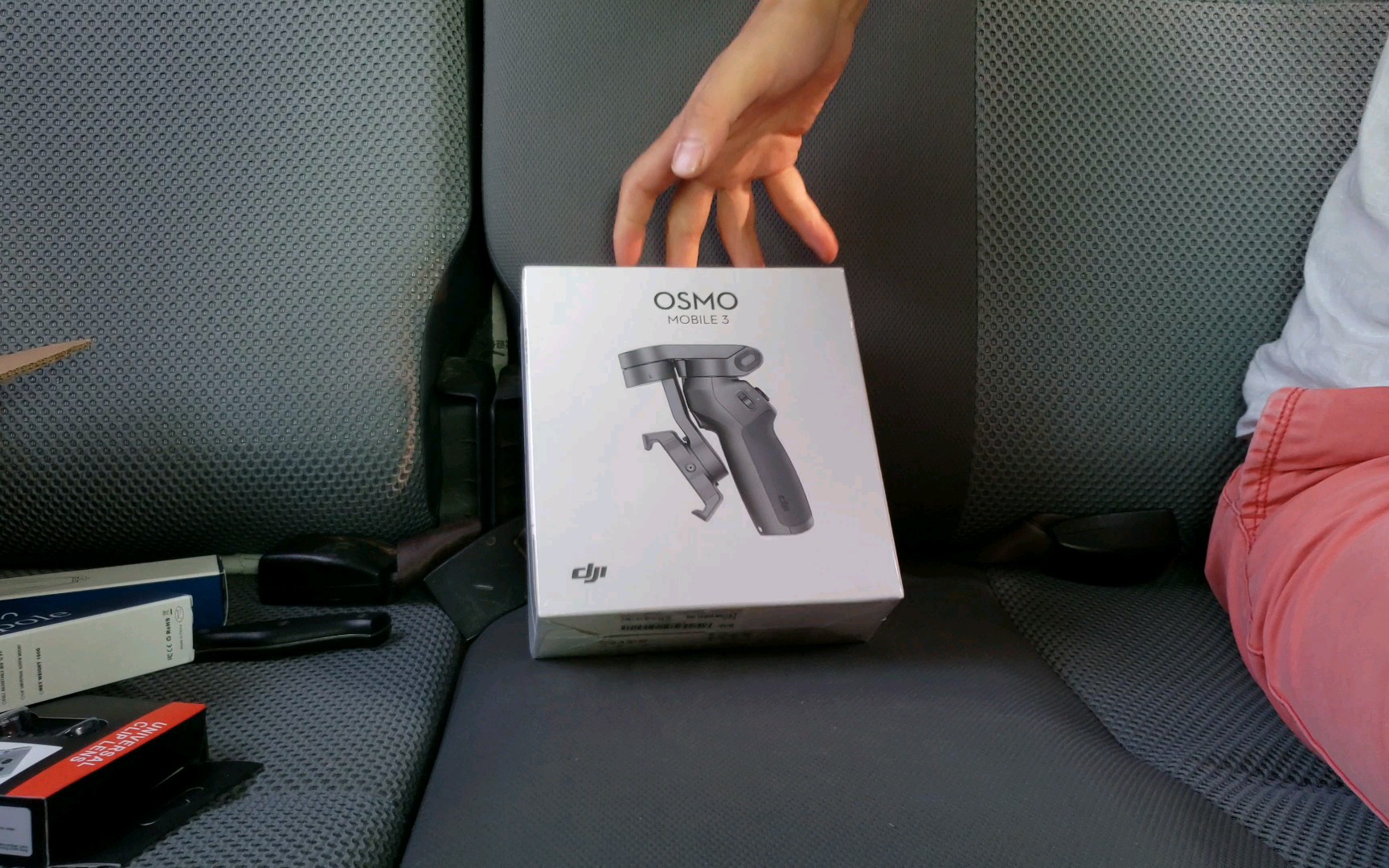 大疆osmo mobile3手持稳定器拆箱,车内拆箱,不敢带回家拍视频,大家...