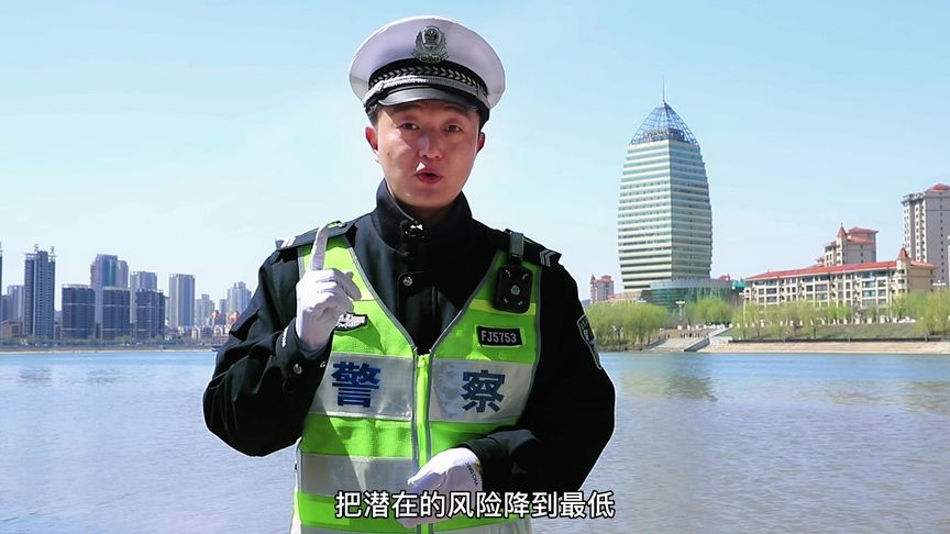 一盔一带,安全常在!#本溪 #遵守交通规则 #安全出行