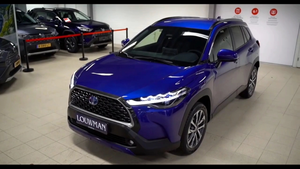 新车赏新,实拍2023款全新丰田卡罗拉Cross内外部细节静态高清展示!