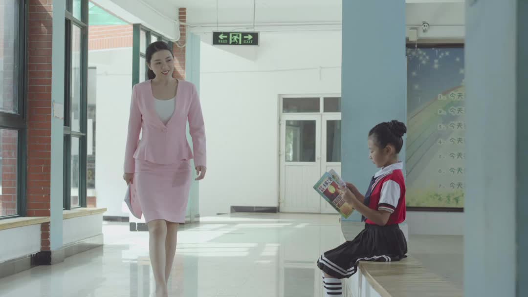 小学霸问老师几个世界级问题,小雨老师答不出来很尴尬