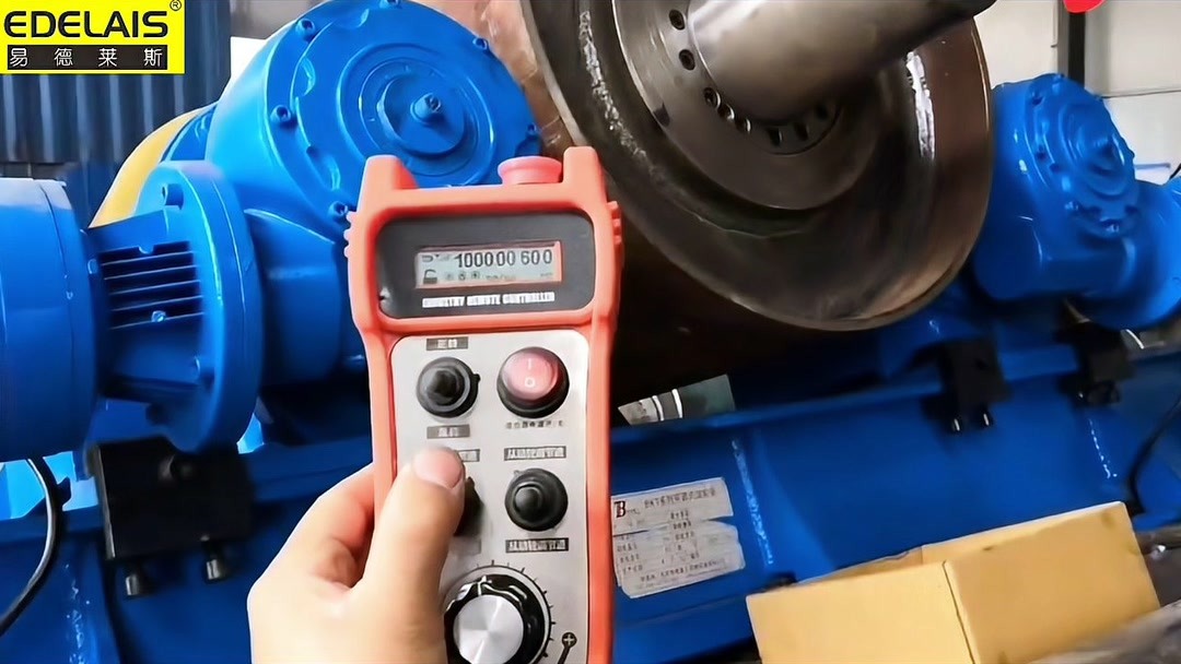 现场操作演示无线遥控器控制滚轮架设备