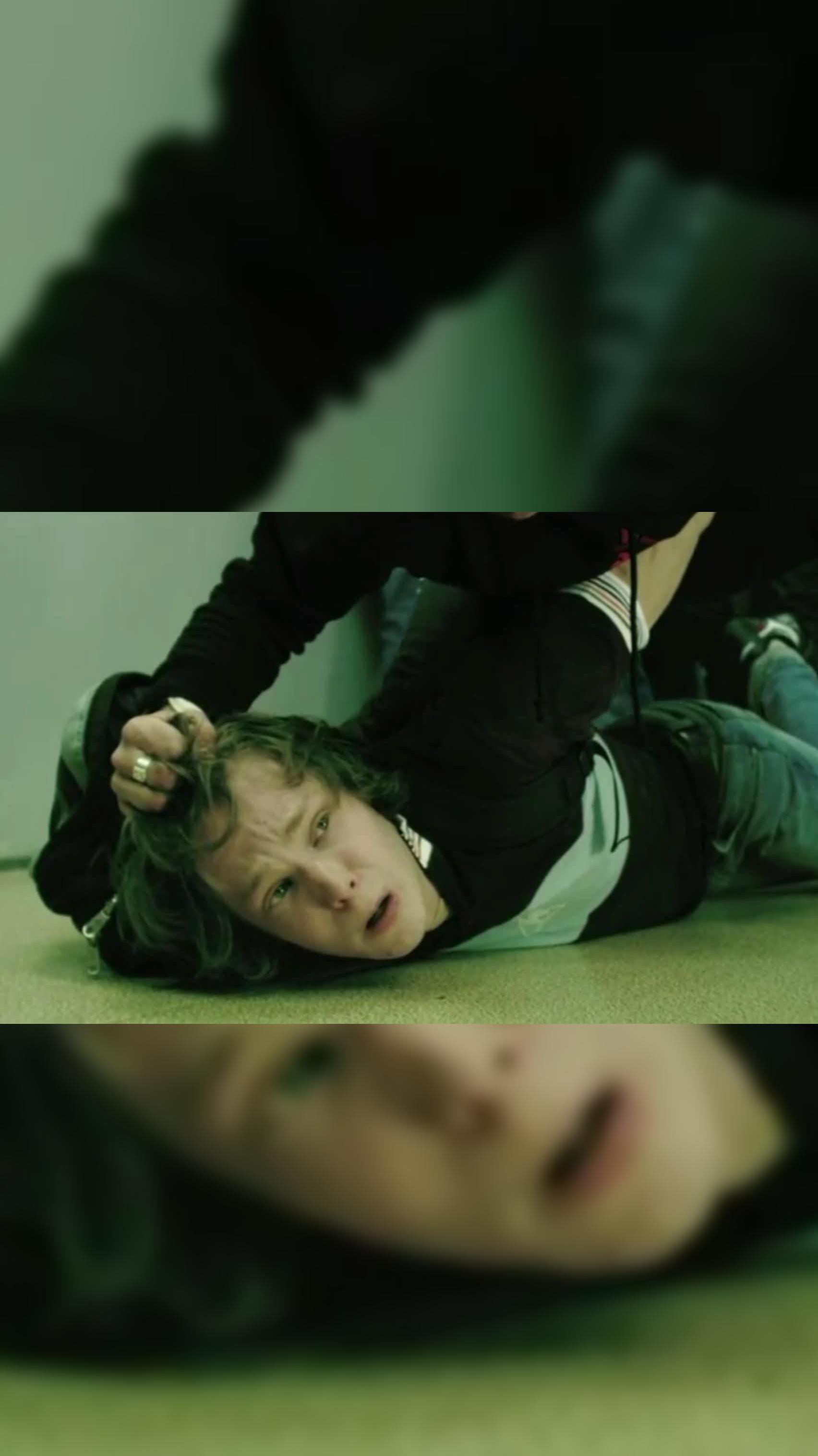 全班合伙欺负懦弱男孩,却不知对方父亲是特种兵,家里堆满了枪械