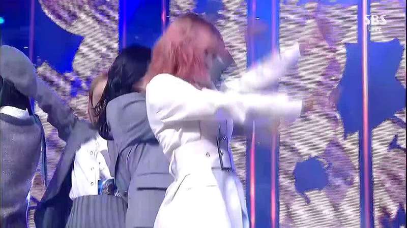 GFRIEND新歌4冠,打歌舞台唱新曲!银赫飙高音震撼听觉