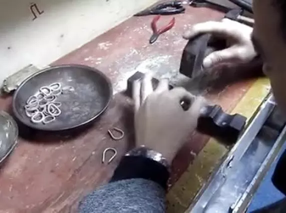 瑞福达珠宝 情侣对戒制作工艺流程 戒指指环制作-敲合戒指