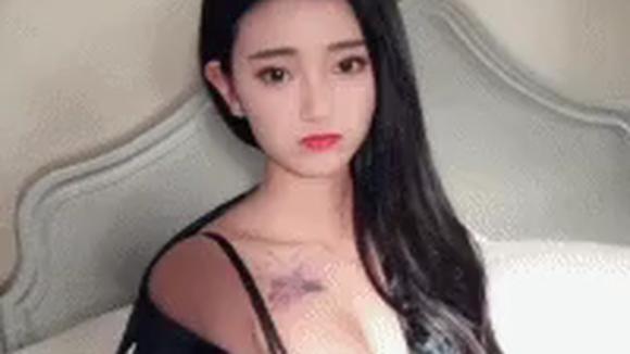 女朋友撒娇的样子
