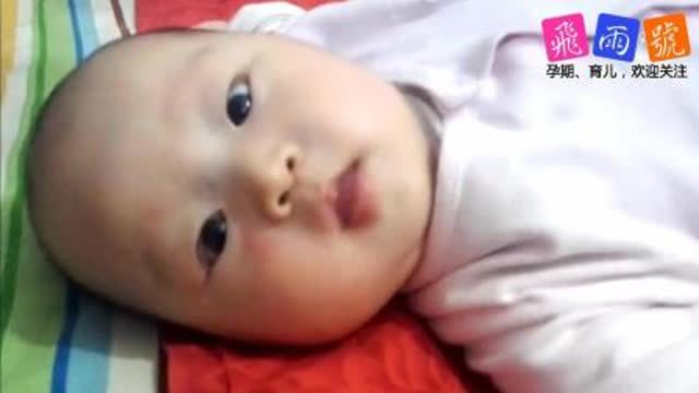 爸爸用2分钟视频记录了宝宝从出生到一周岁的成长历程,看着暖暖的