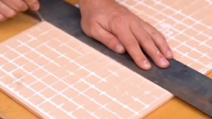 没有瓷砖刀这样自制切割瓷砖刀,这手艺真是非常的有技术