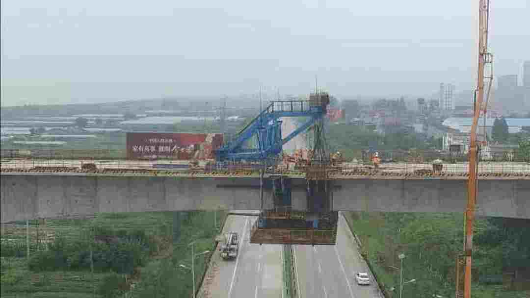 安庆九江高铁长江特大桥建设迎来新跨越:176米连续梁合拢