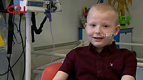 CRI国际新闻 2018 第20180426集英国7岁男孩一次性接受5个器官移植