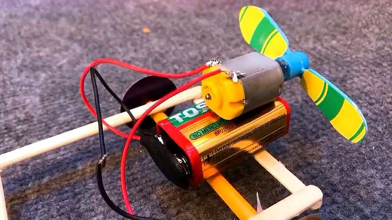 制作一辆简易小车,可以锻炼孩子的动手能力,真是很益智!