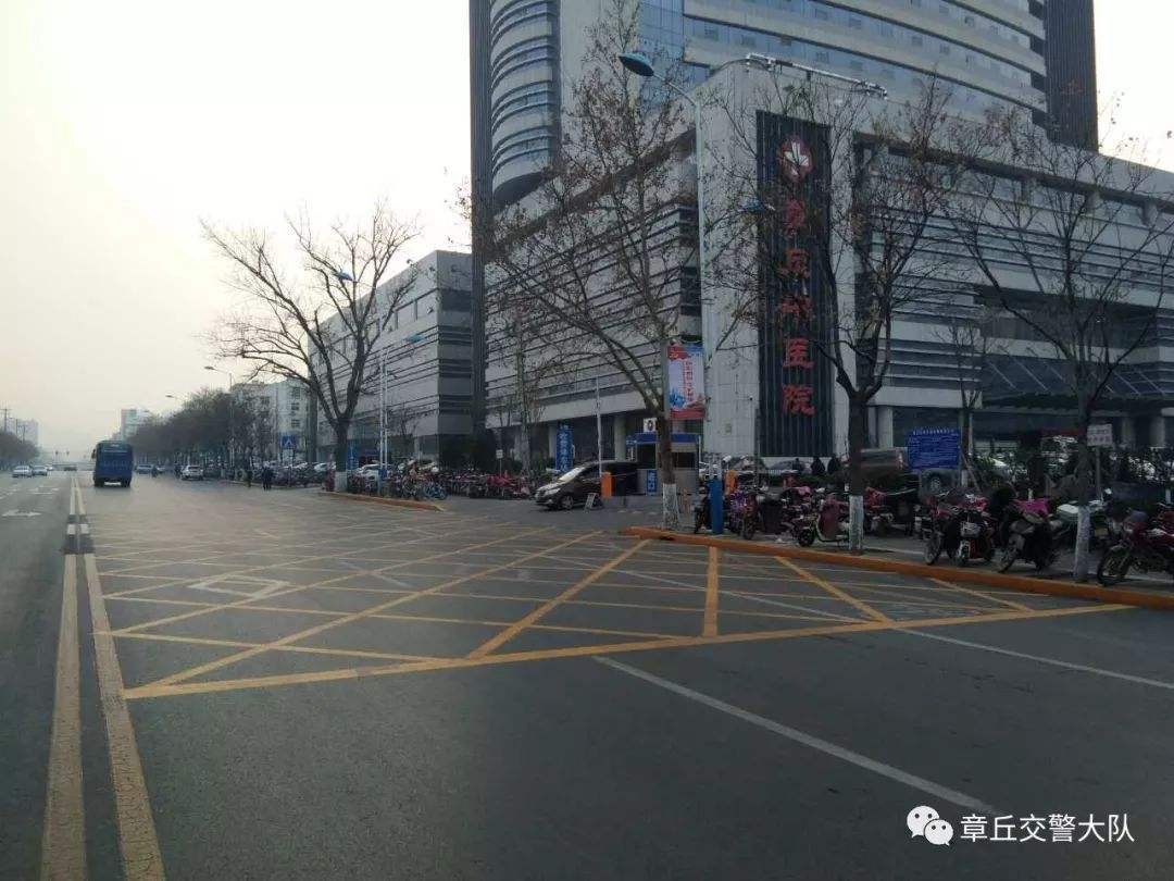 路上的这几种新型交通标线,认全了罚单能少一半,很多老司机中招