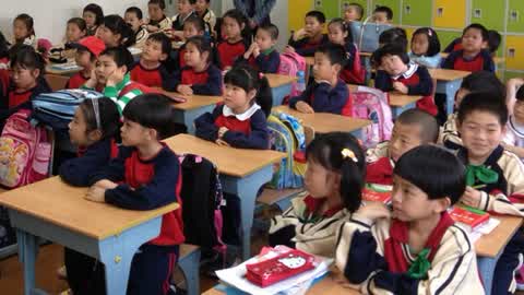 老师教拼音发音引家长质疑 教研员:没毛病