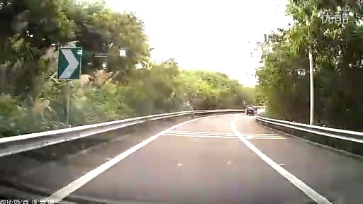 高清行车记录仪白天过遂道效果