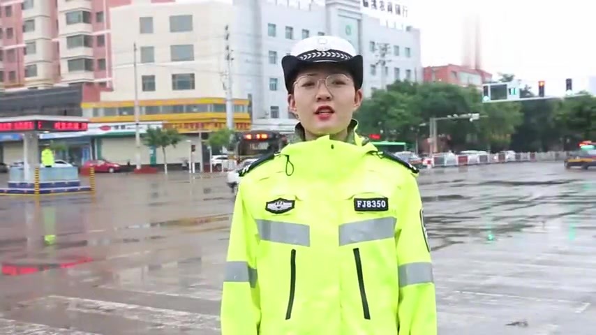 临洮交警:雨天行车交通安全提示