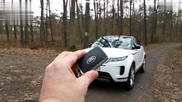 按下2020款路虎揽胜极光车钥匙,打开车门看到内饰买不买自己决定