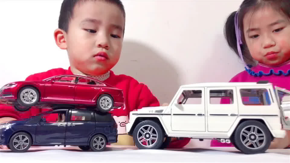 蓝色商务车玩具小汽车,开箱试玩本田奥德赛MPV合金汽车