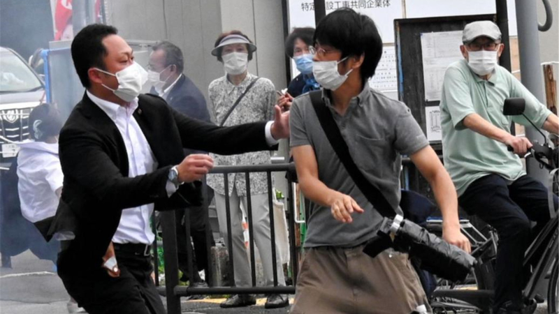 山上彻也正式被检方起诉,突然发生意外一幕,统一教受害者呐喊