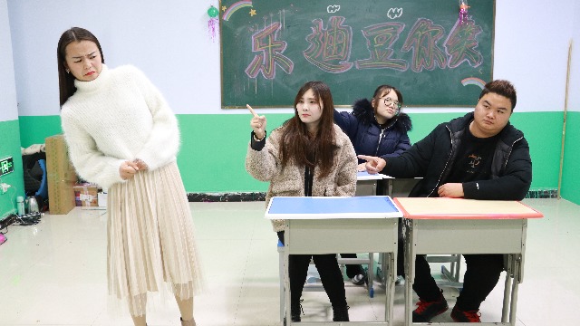 家长会2:班级开家长会,却成了老师的批斗会,结局太逗了