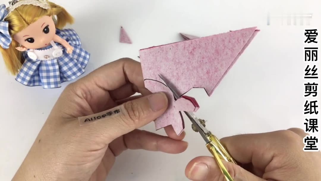 1分钟教会你剪一朵简单好看的窗花剪纸,幼儿园窗花剪纸视频大全