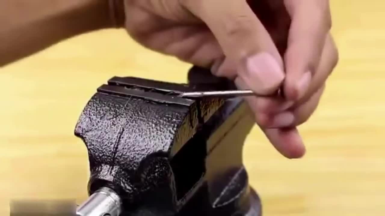 这是手钻的正确使用,惭愧啊,我们错了!