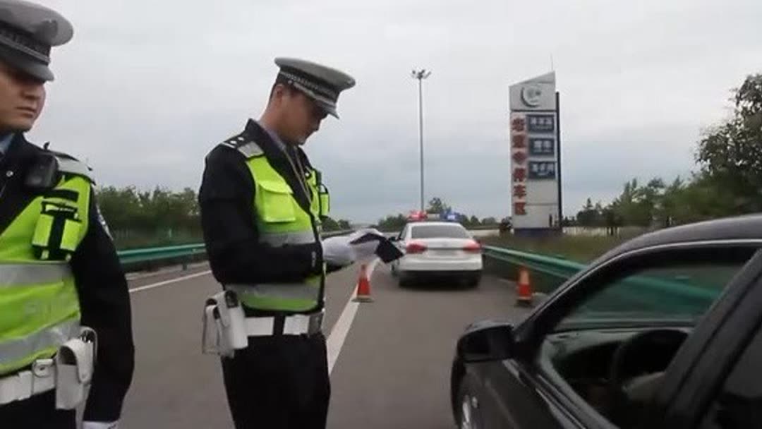 交通警察安全防护案例