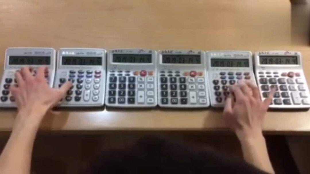 小哥六台计算器演奏《名侦探柯南》主题曲,这就有点厉害了!