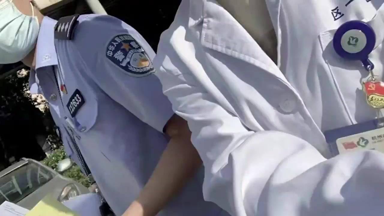 医警伉俪携手抗疫以工作之名擦肩,与母亲聊天记录单调得让人心疼