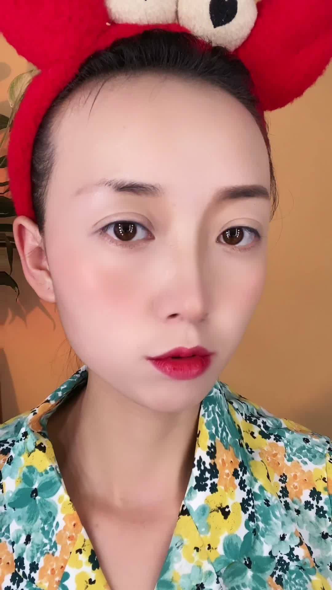 ...眉尾 拉线条的方式去画,不要先画框在填色出来的都好看#画眉技巧