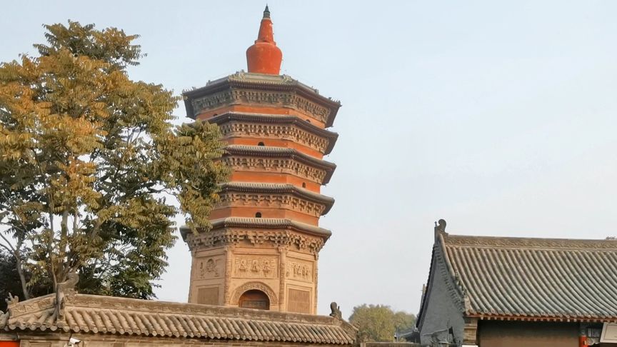 中国的精美古塔有很多,但上宽下窄、可以登临的只有这一个。