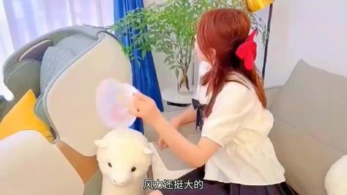 这个折叠扇,又萌又可爱,折叠后不到巴掌大走哪带哪