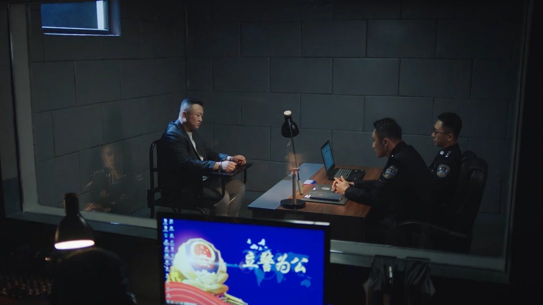 《不说再见》大坤被抓到警局 被警察审讯