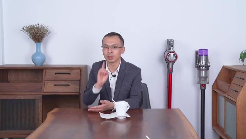 石头科技手持无线吸尘器H6和戴森V11对比:能否超越?你pick谁?