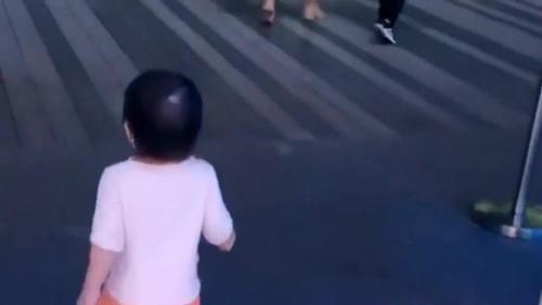 萌娃:我可是守规矩的好孩子,体温一定要测的!