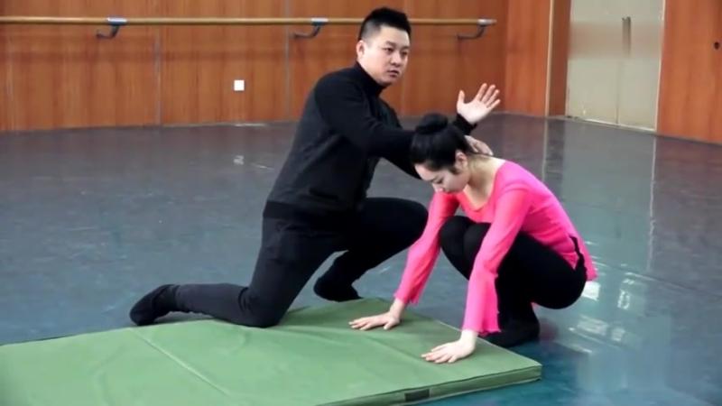 幼少儿舞蹈基础训练 高级 毯功技巧少儿舞蹈教学 前滚翻