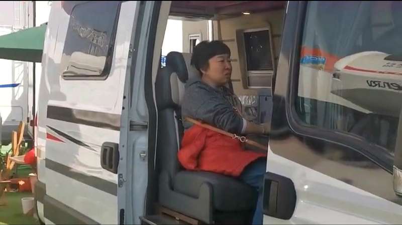 依维柯自动挡房车,室外厨房和独卫,一款超值的B型房车