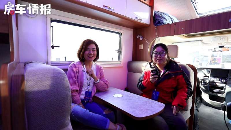 这款依维柯C型房车7种布局供选择,自由度高,姑娘为你详细讲解